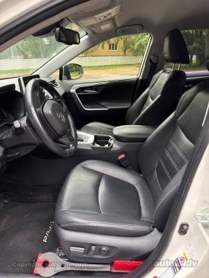 White Toyota RAV4 2019 in Maardu, with an engine capacity of 2.00 L and mileage of 76 thousand km for 27000 €, photo 12 on AUTOMOTO.COM.LV