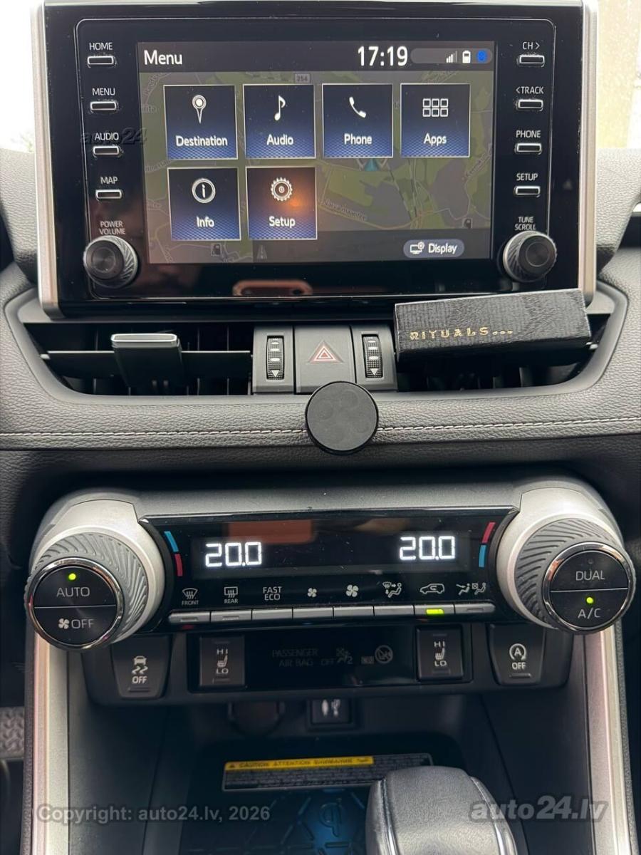 White Toyota RAV4 2019 in Maardu, with an engine capacity of 2.00 L and mileage of 76 thousand km for 27000 €, photo 13 on AUTOMOTO.COM.LV