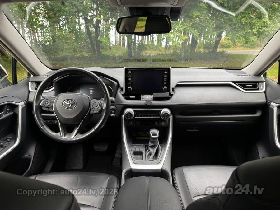 White Toyota RAV4 2019 in Maardu, with an engine capacity of 2.00 L and mileage of 76 thousand km for 27000 €, photo 14 on AUTOMOTO.COM.LV