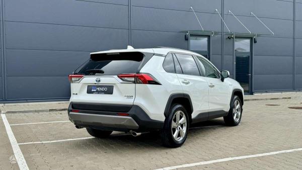 Balts Toyota RAV4 2019 Viļņa, ar dzinēja tilpumu 2.49 L un nobraukumu 133 tūkst. km par 25990 €, foto 2 vietnē AUTOMOTO.COM.LV