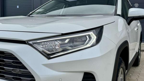 Balts Toyota RAV4 2019 Viļņa, ar dzinēja tilpumu 2.49 L un nobraukumu 133 tūkst. km par 25990 €, foto 9 vietnē AUTOMOTO.COM.LV