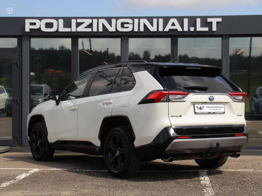 White Toyota RAV4 2019 in Vilnius, with an engine capacity of 2.49 L and mileage of 229 thousand km for 21000 €, photo 4 on AUTOMOTO.COM.LV