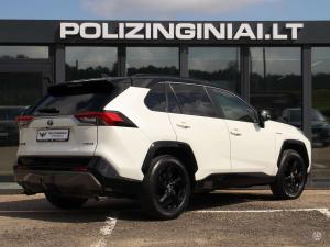 White Toyota RAV4 2019 in Vilnius, with an engine capacity of 2.49 L and mileage of 229 thousand km for 21000 €, photo 5 on AUTOMOTO.COM.LV