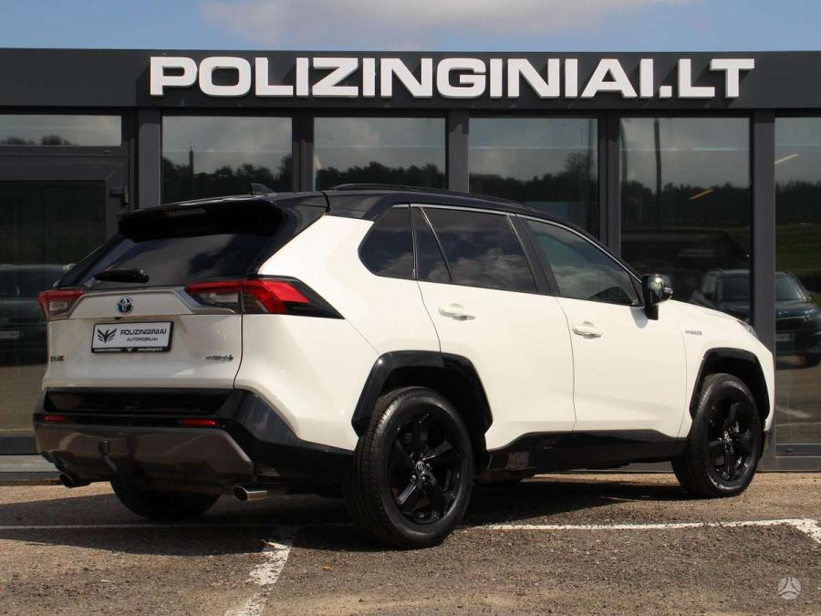White Toyota RAV4 2019 in Vilnius, with an engine capacity of 2.49 L and mileage of 229 thousand km for 21000 €, photo 5 on AUTOMOTO.COM.LV