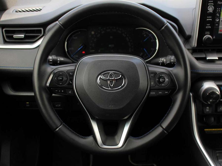 White Toyota RAV4 2019 in Vilnius, with an engine capacity of 2.49 L and mileage of 229 thousand km for 21000 €, photo 7 on AUTOMOTO.COM.LV