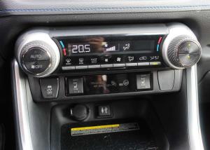 White Toyota RAV4 2019 in Vilnius, with an engine capacity of 2.49 L and mileage of 229 thousand km for 21000 €, photo 13 on AUTOMOTO.COM.LV