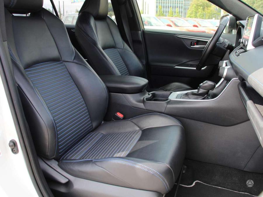 White Toyota RAV4 2019 in Vilnius, with an engine capacity of 2.49 L and mileage of 229 thousand km for 21000 €, photo 16 on AUTOMOTO.COM.LV