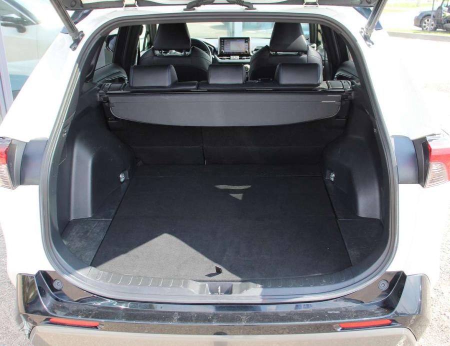 White Toyota RAV4 2019 in Vilnius, with an engine capacity of 2.49 L and mileage of 229 thousand km for 21000 €, photo 20 on AUTOMOTO.COM.LV