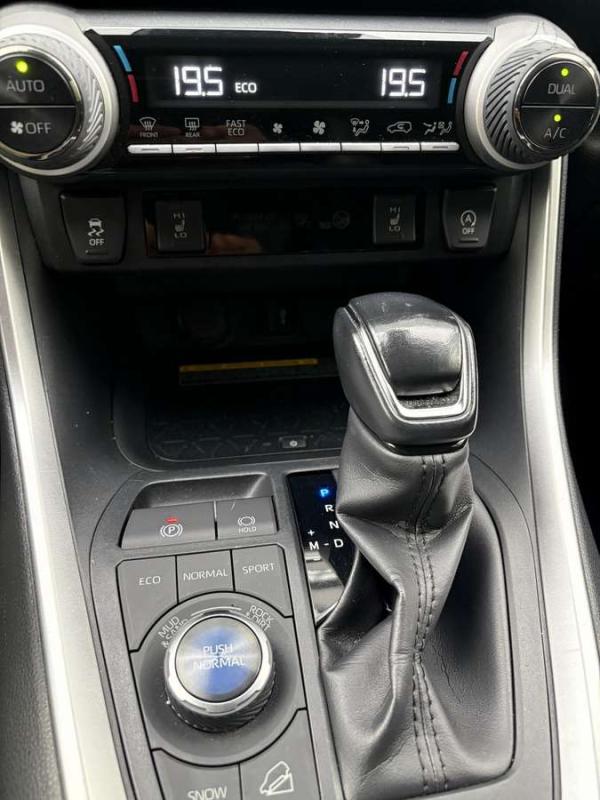 Toyota RAV4 2019 in Vilnius on AUTOMOTO.COM.LV White Toyota RAV4 2019 in Vilnius, with an engine capacity of 1.99 L and mileage of 77 thousand km for 21000 €, photo 9 on AUTOMOTO.COM.LV