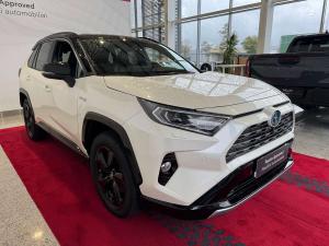 White Toyota RAV4 2019 in Siauliai, with an engine capacity of 2.49 L and mileage of 71 thousand km for 29900 €, photo 3 on AUTOMOTO.COM.LV