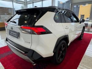White Toyota RAV4 2019 in Siauliai, with an engine capacity of 2.49 L and mileage of 71 thousand km for 29900 €, photo 6 on AUTOMOTO.COM.LV