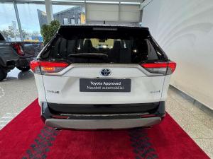 White Toyota RAV4 2019 in Siauliai, with an engine capacity of 2.49 L and mileage of 71 thousand km for 29900 €, photo 7 on AUTOMOTO.COM.LV