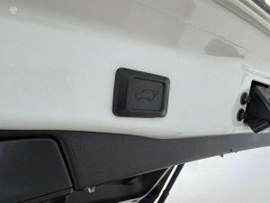 White Toyota RAV4 2019 in Siauliai, with an engine capacity of 2.49 L and mileage of 71 thousand km for 29900 €, photo 9 on AUTOMOTO.COM.LV