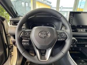 White Toyota RAV4 2019 in Siauliai, with an engine capacity of 2.49 L and mileage of 71 thousand km for 29900 €, photo 12 on AUTOMOTO.COM.LV