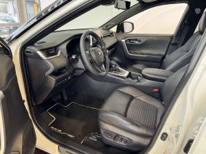 White Toyota RAV4 2019 in Siauliai, with an engine capacity of 2.49 L and mileage of 71 thousand km for 29900 €, photo 13 on AUTOMOTO.COM.LV