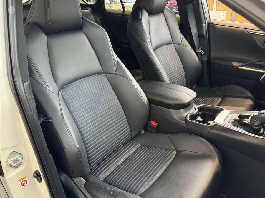White Toyota RAV4 2019 in Siauliai, with an engine capacity of 2.49 L and mileage of 71 thousand km for 29900 €, photo 15 on AUTOMOTO.COM.LV