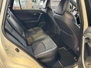 White Toyota RAV4 2019 in Siauliai, with an engine capacity of 2.49 L and mileage of 71 thousand km for 29900 €, photo 16 on AUTOMOTO.COM.LV