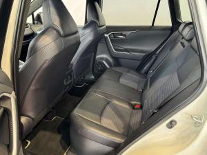 White Toyota RAV4 2019 in Siauliai, with an engine capacity of 2.49 L and mileage of 71 thousand km for 29900 €, photo 17 on AUTOMOTO.COM.LV