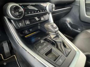 White Toyota RAV4 2019 in Siauliai, with an engine capacity of 2.49 L and mileage of 71 thousand km for 29900 €, photo 20 on AUTOMOTO.COM.LV