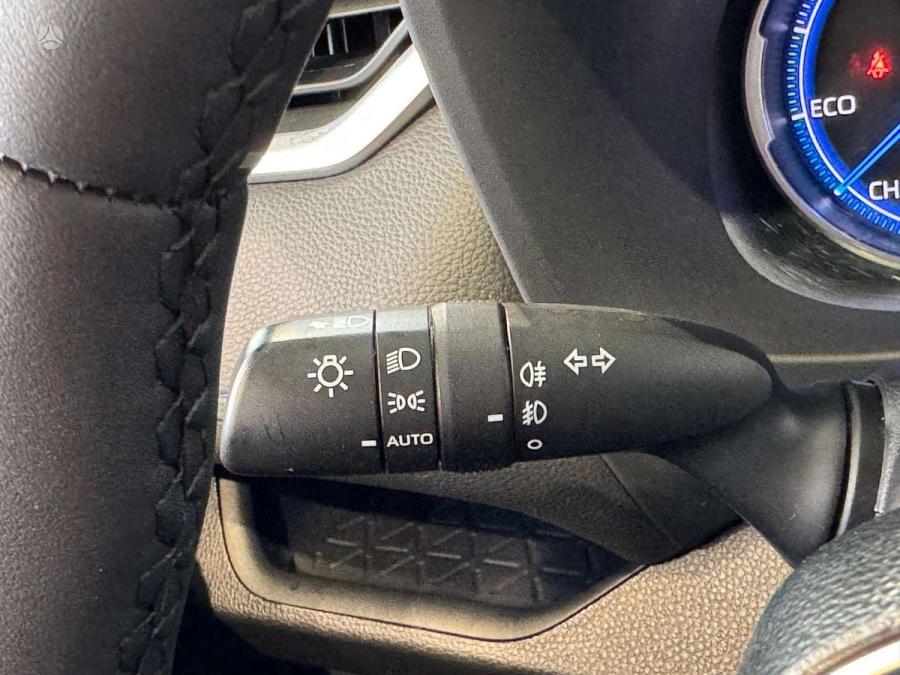White Toyota RAV4 2019 in Siauliai, with an engine capacity of 2.49 L and mileage of 71 thousand km for 29900 €, photo 26 on AUTOMOTO.COM.LV