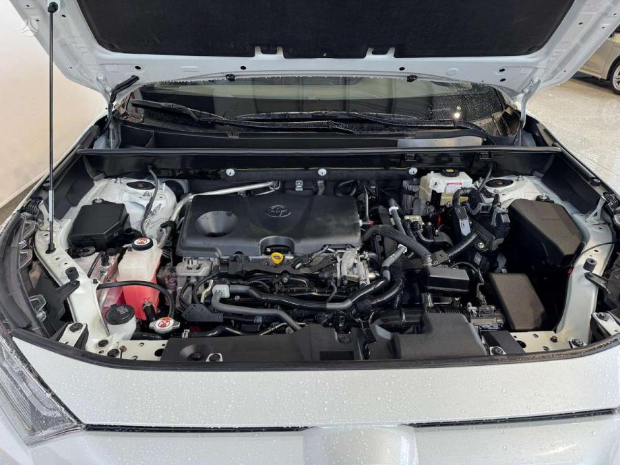White Toyota RAV4 2019 in Siauliai, with an engine capacity of 2.49 L and mileage of 71 thousand km for 29900 €, photo 32 on AUTOMOTO.COM.LV