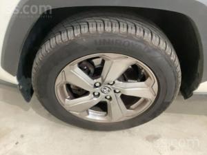 White Toyota RAV4 2019 in Daugavpils, with an engine capacity of 2.50 L and mileage of 170 thousand km for 26400 €, photo 9 on AUTOMOTO.COM.LV