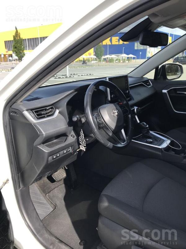 Toyota RAV4 2019 Rīga vietnē Balts Toyota RAV4 2019 Rīga, ar dzinēja tilpumu 2.00 L un nobraukumu 177 tūkst. km par 21500 €, foto 8 vietnē AUTOMOTO.COM.LV