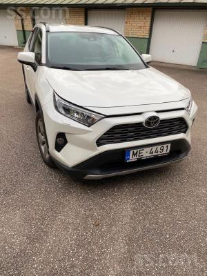 White Toyota RAV4 2019 in Riga, with an engine capacity of 2.00 L and mileage of 109 thousand km for 21500 €, photo  on AUTOMOTO.COM.LV