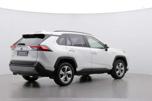 Toyota RAV4 2019 in Vilnius on AUTOMOTO.COM.LV White Toyota RAV4 2019 in Vilnius, with an engine capacity of 2.49 L and mileage of 132 thousand km for 29900 β¬, photo 4 on AUTOMOTO.COM.LV