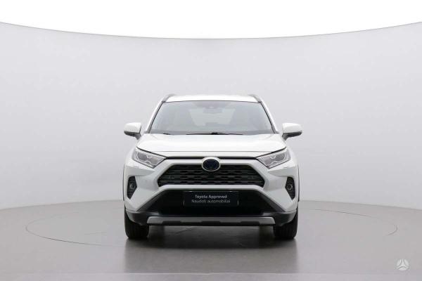 Toyota RAV4 2019 in Vilnius on AUTOMOTO.COM.LV White Toyota RAV4 2019 in Vilnius, with an engine capacity of 2.49 L and mileage of 132 thousand km for 29900 β¬, photo 7 on AUTOMOTO.COM.LV