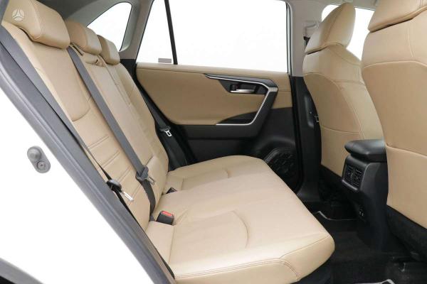 Toyota RAV4 2019 in Vilnius on AUTOMOTO.COM.LV White Toyota RAV4 2019 in Vilnius, with an engine capacity of 2.49 L and mileage of 132 thousand km for 29900 β¬, photo 11 on AUTOMOTO.COM.LV