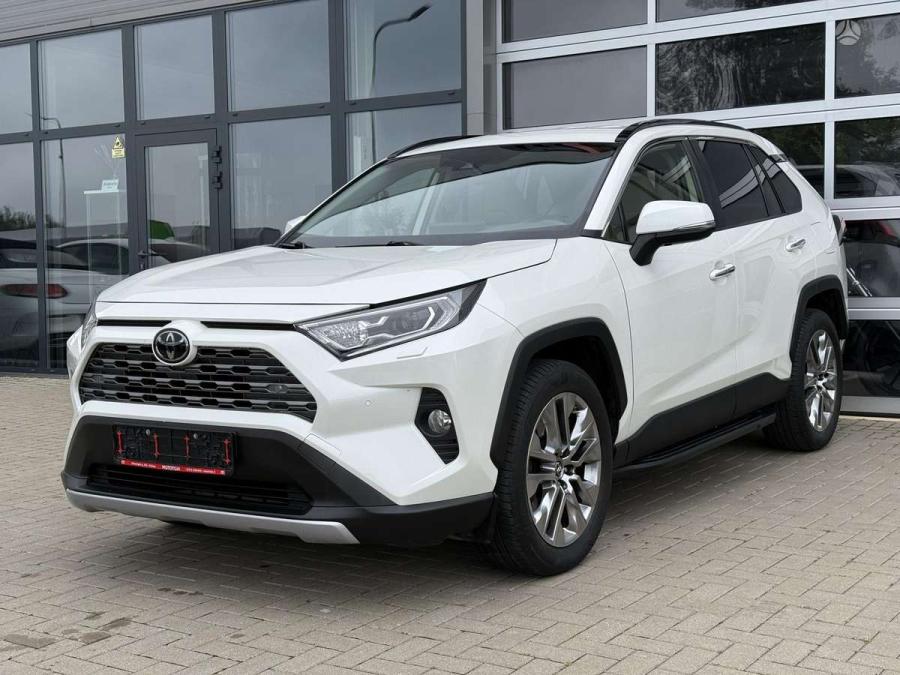 White Toyota RAV4 2019 in Vilnius, with an engine capacity of 1.99 L and mileage of 100 thousand km for 24000 €, photo 3 on AUTOMOTO.COM.LV