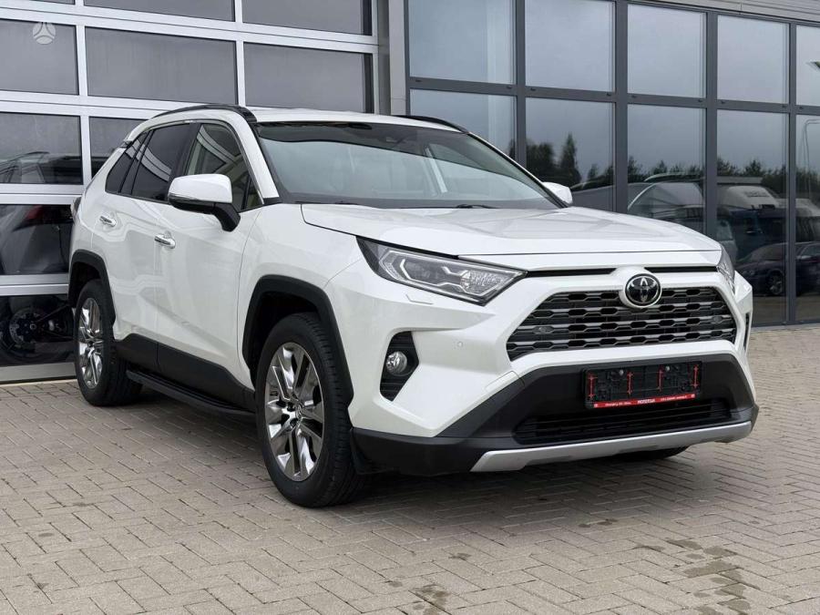 White Toyota RAV4 2019 in Vilnius, with an engine capacity of 1.99 L and mileage of 100 thousand km for 24000 €, photo 6 on AUTOMOTO.COM.LV