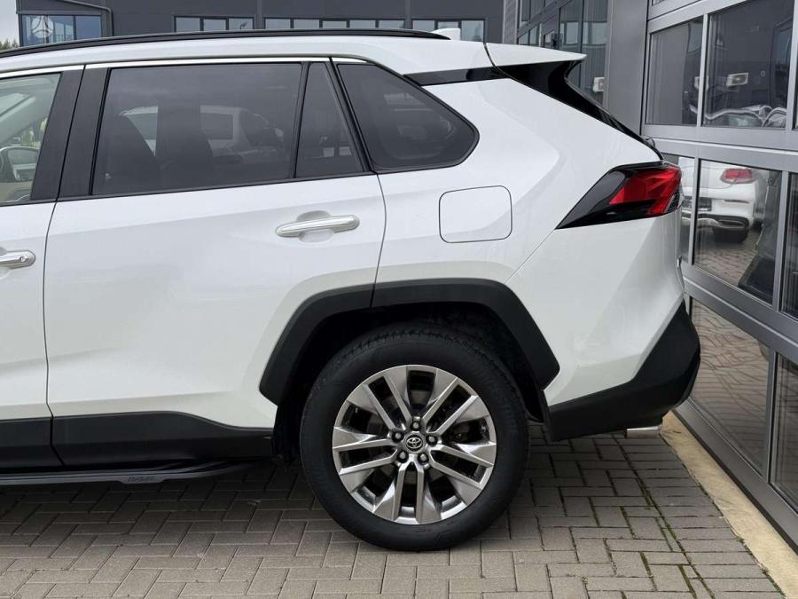 White Toyota RAV4 2019 in Vilnius, with an engine capacity of 1.99 L and mileage of 100 thousand km for 24000 €, photo 8 on AUTOMOTO.COM.LV