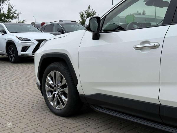 Balts Toyota RAV4 2019 Viļņa, ar dzinēja tilpumu 1.99 L un nobraukumu 100 tūkst. km par 24000 €, foto 9 vietnē AUTOMOTO.COM.LV