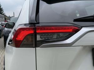 White Toyota RAV4 2019 in Vilnius, with an engine capacity of 1.99 L and mileage of 100 thousand km for 24000 €, photo 11 on AUTOMOTO.COM.LV