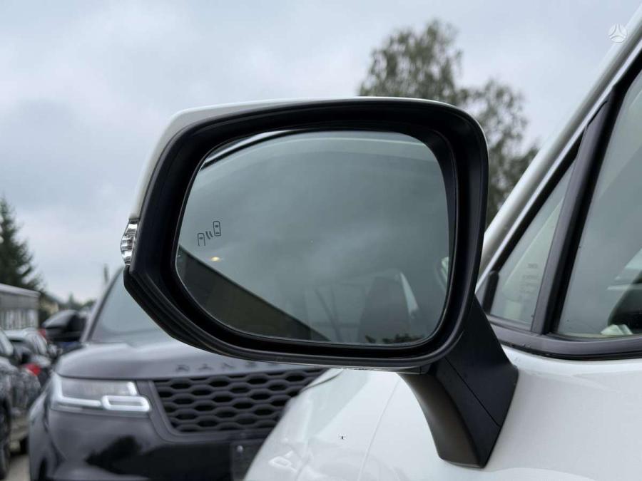 White Toyota RAV4 2019 in Vilnius, with an engine capacity of 1.99 L and mileage of 100 thousand km for 24000 €, photo 15 on AUTOMOTO.COM.LV