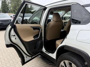 White Toyota RAV4 2019 in Vilnius, with an engine capacity of 1.99 L and mileage of 100 thousand km for 24000 €, photo 24 on AUTOMOTO.COM.LV