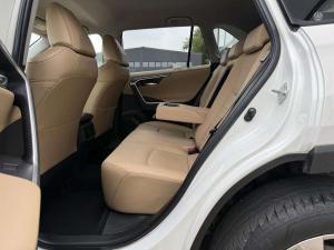 White Toyota RAV4 2019 in Vilnius, with an engine capacity of 1.99 L and mileage of 100 thousand km for 24000 €, photo 26 on AUTOMOTO.COM.LV