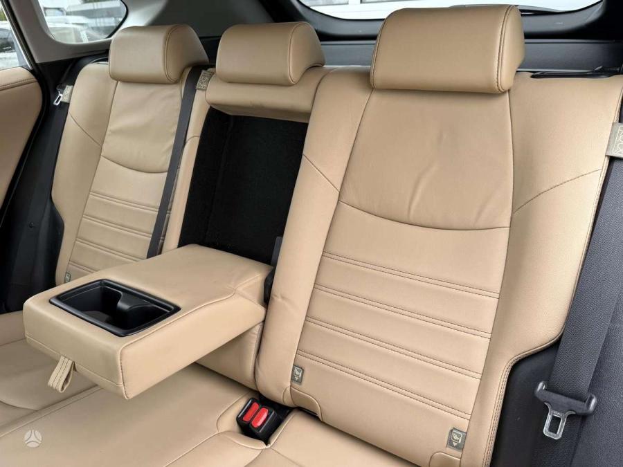 White Toyota RAV4 2019 in Vilnius, with an engine capacity of 1.99 L and mileage of 100 thousand km for 24000 €, photo 28 on AUTOMOTO.COM.LV