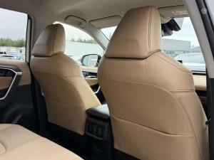 White Toyota RAV4 2019 in Vilnius, with an engine capacity of 1.99 L and mileage of 100 thousand km for 24000 €, photo 32 on AUTOMOTO.COM.LV