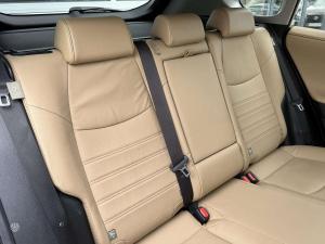 White Toyota RAV4 2019 in Vilnius, with an engine capacity of 1.99 L and mileage of 100 thousand km for 24000 €, photo 33 on AUTOMOTO.COM.LV