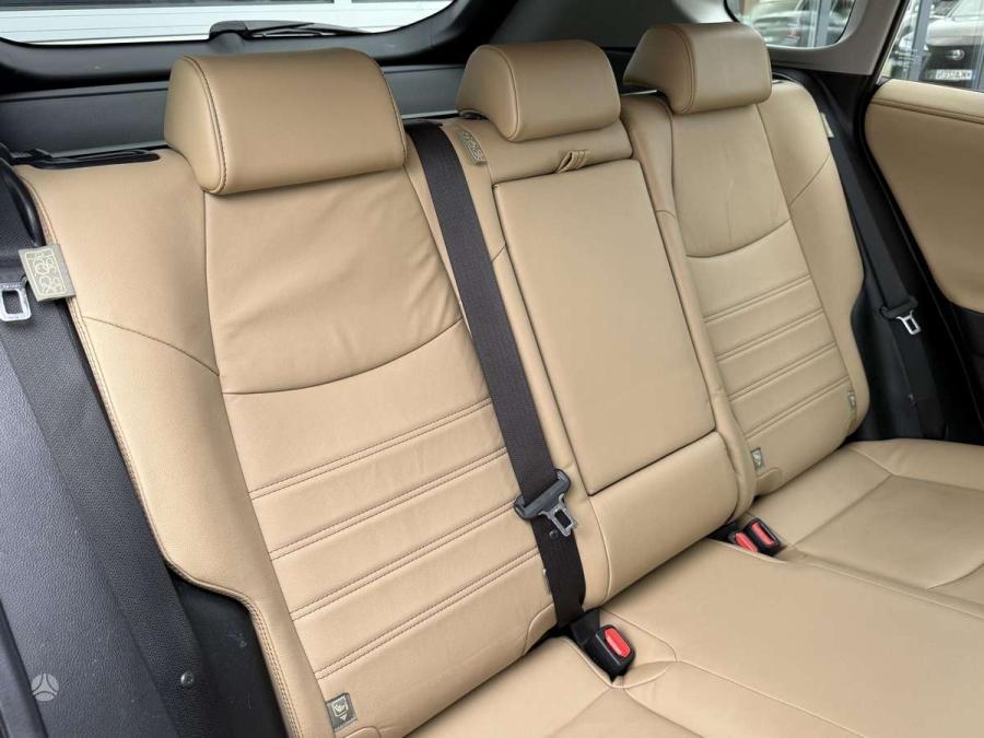 White Toyota RAV4 2019 in Vilnius, with an engine capacity of 1.99 L and mileage of 100 thousand km for 24000 €, photo 33 on AUTOMOTO.COM.LV