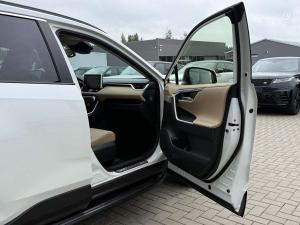 White Toyota RAV4 2019 in Vilnius, with an engine capacity of 1.99 L and mileage of 100 thousand km for 24000 €, photo 35 on AUTOMOTO.COM.LV