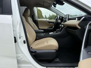 White Toyota RAV4 2019 in Vilnius, with an engine capacity of 1.99 L and mileage of 100 thousand km for 24000 €, photo 37 on AUTOMOTO.COM.LV