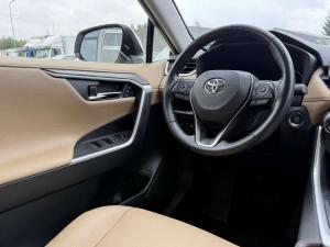 White Toyota RAV4 2019 in Vilnius, with an engine capacity of 1.99 L and mileage of 100 thousand km for 24000 €, photo 40 on AUTOMOTO.COM.LV