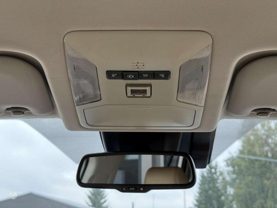 White Toyota RAV4 2019 in Vilnius, with an engine capacity of 1.99 L and mileage of 100 thousand km for 24000 €, photo 41 on AUTOMOTO.COM.LV