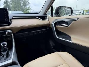 White Toyota RAV4 2019 in Vilnius, with an engine capacity of 1.99 L and mileage of 100 thousand km for 24000 €, photo 44 on AUTOMOTO.COM.LV