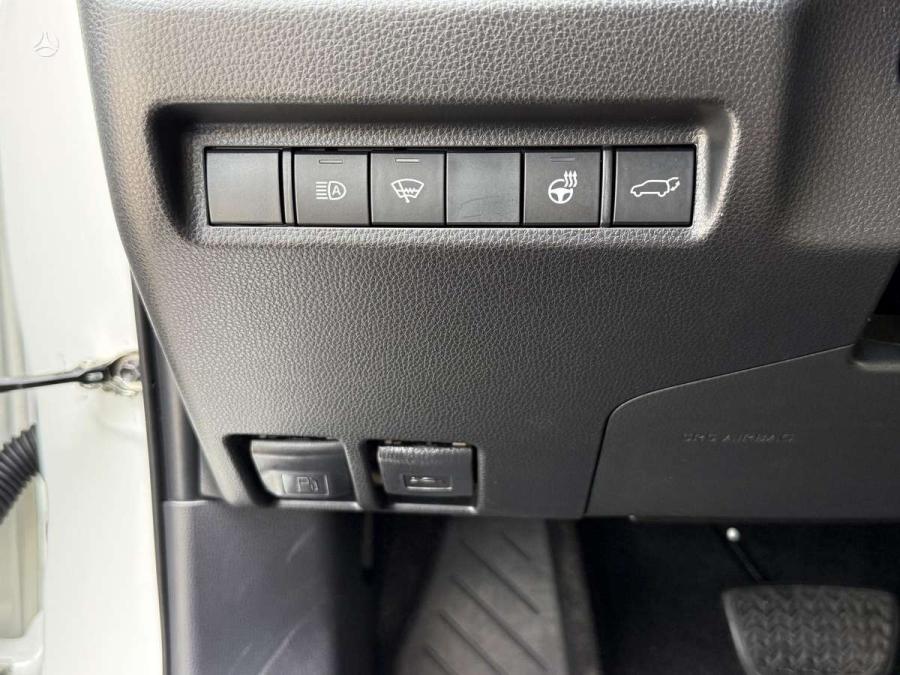 White Toyota RAV4 2019 in Vilnius, with an engine capacity of 1.99 L and mileage of 100 thousand km for 24000 €, photo 45 on AUTOMOTO.COM.LV