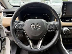 White Toyota RAV4 2019 in Vilnius, with an engine capacity of 1.99 L and mileage of 100 thousand km for 24000 €, photo 46 on AUTOMOTO.COM.LV